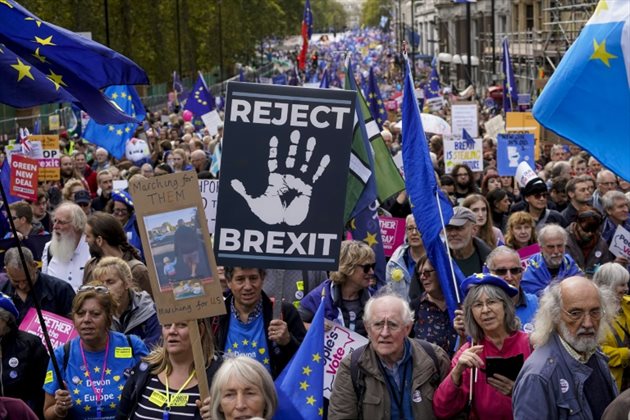 Des dizaines de milliers de manifestants anti-Brexit à Londres pour ...